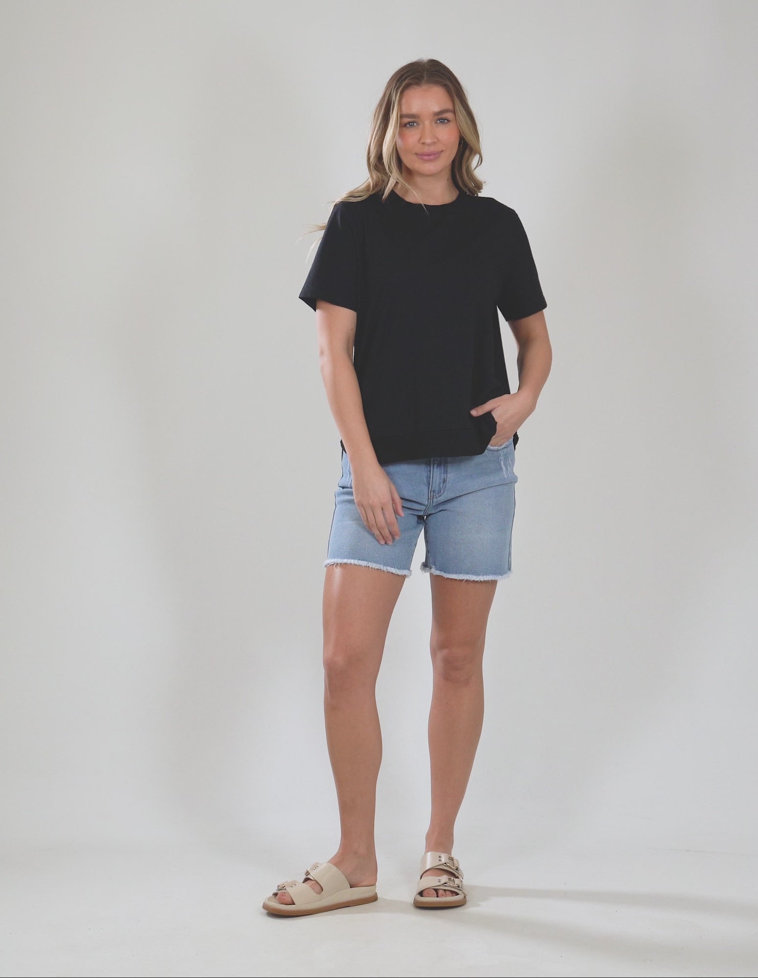 Farrah Short Sleeve Tee Black – Foxwood Clothing